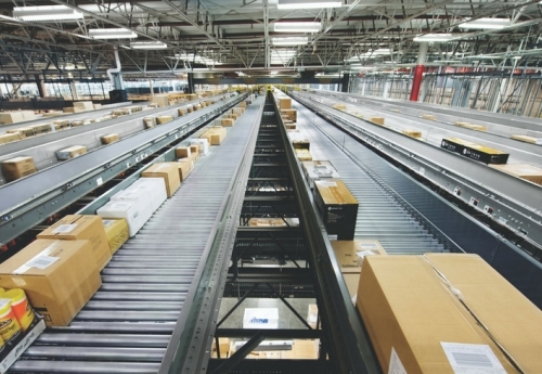Conveyor systems in warehouse operations